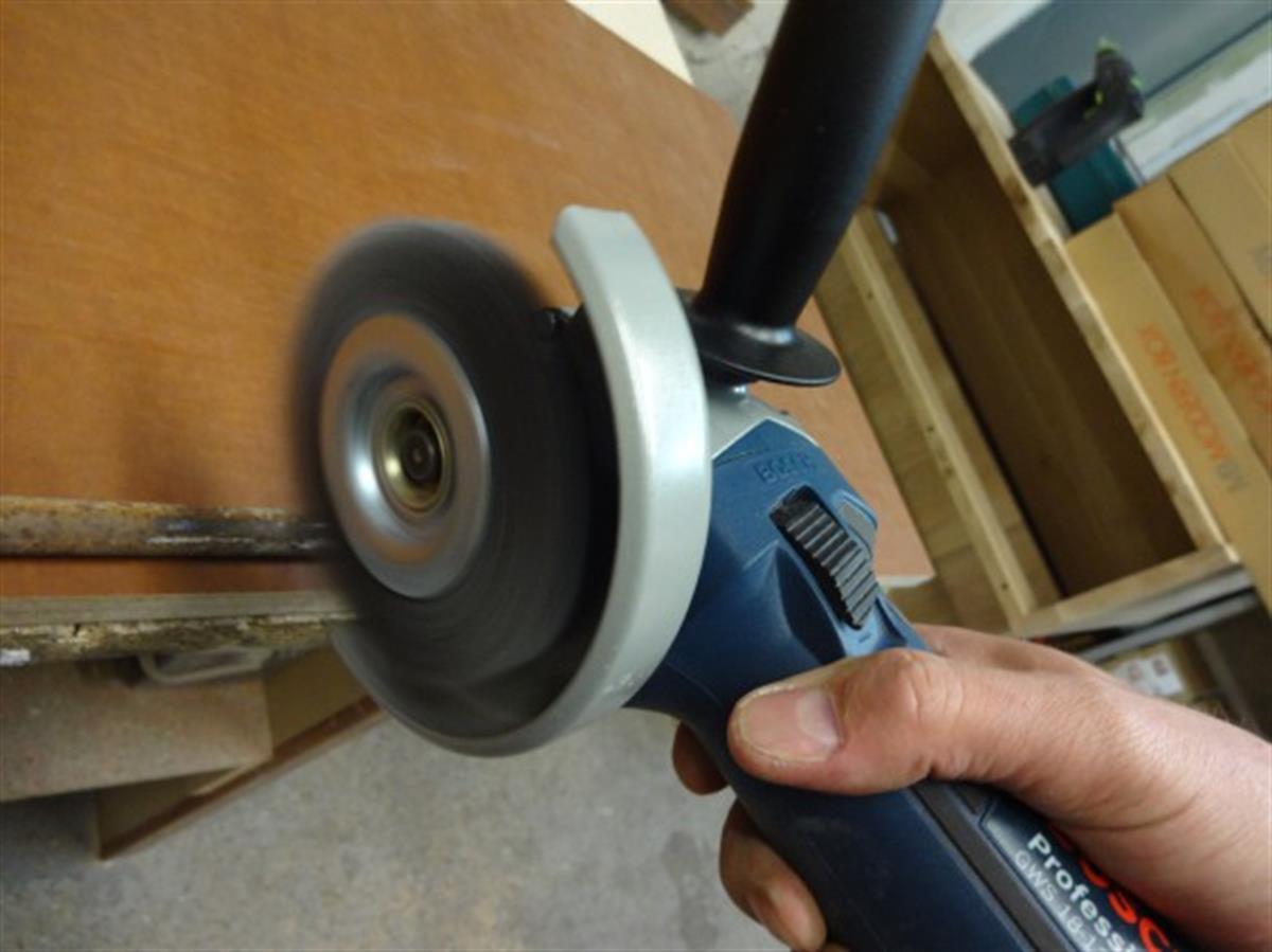 Welchen Akku-Winkelschleifer 125mm wählen? Ein Test des Gerätes Bosch ...